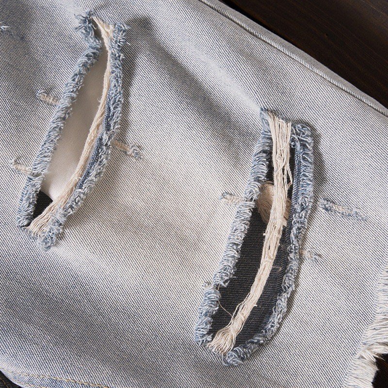 Shredded denim shorts